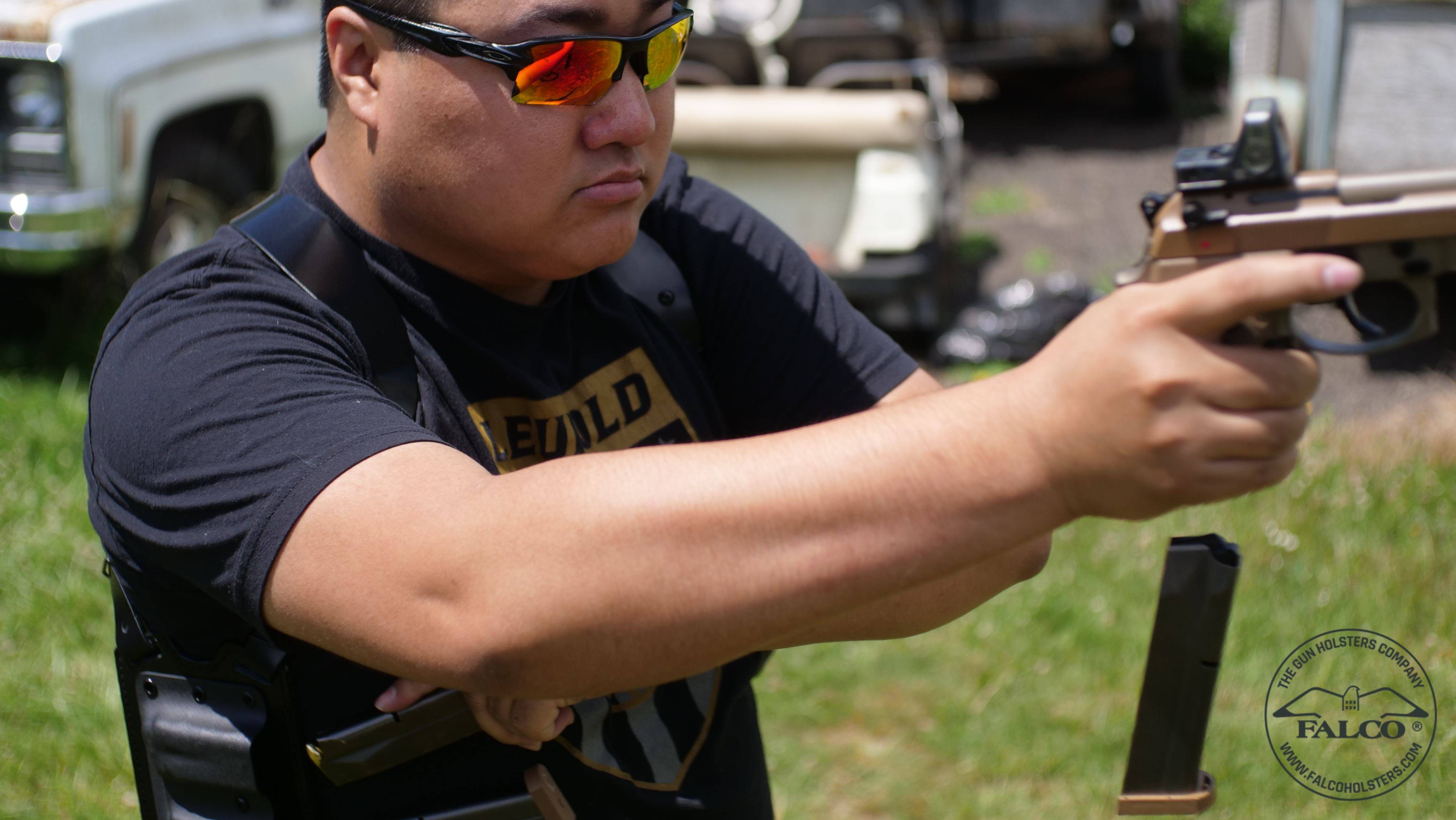 How to Wear a Shoulder Holster | Falco