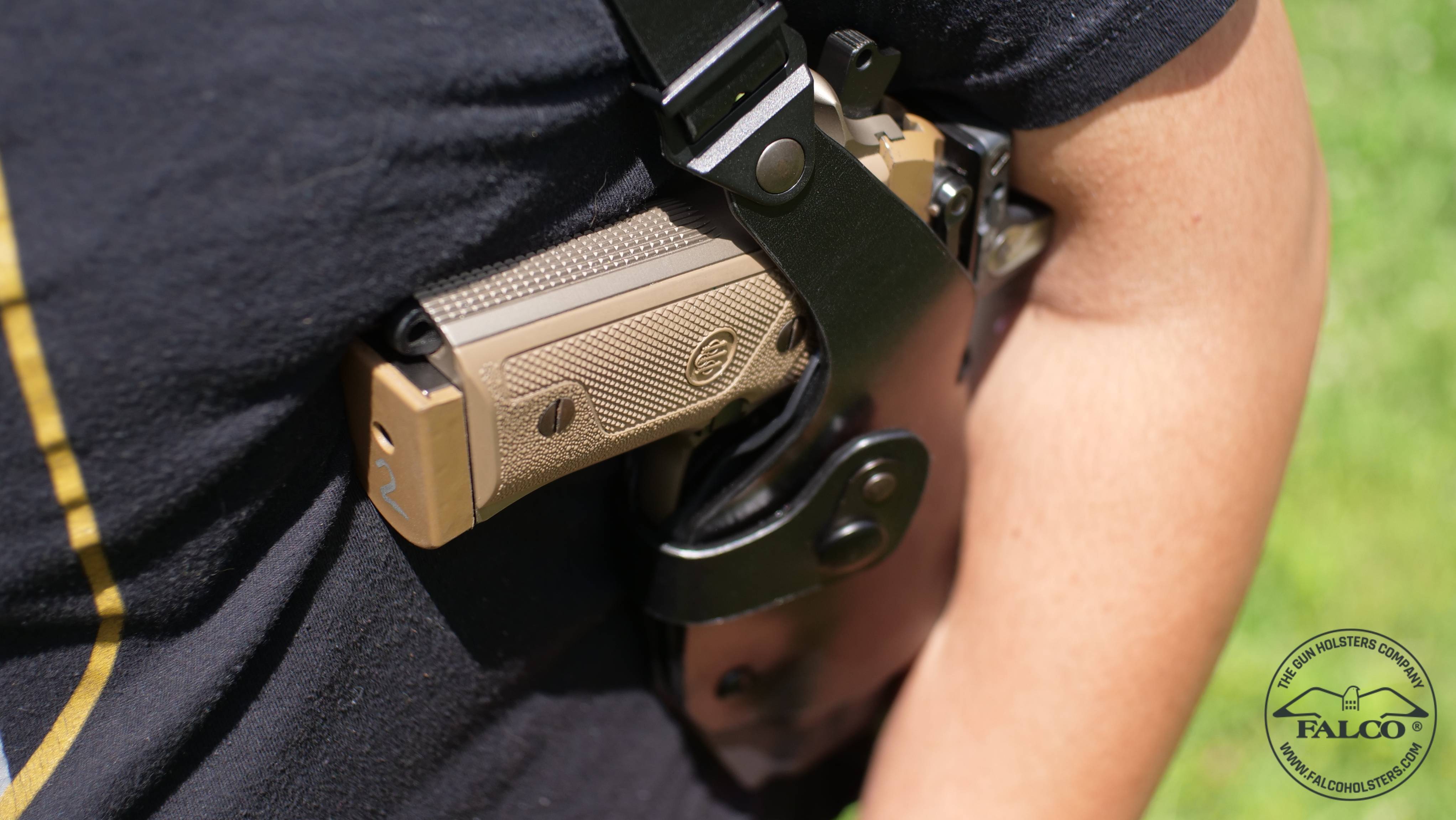 How to Wear a Shoulder Holster | Falco